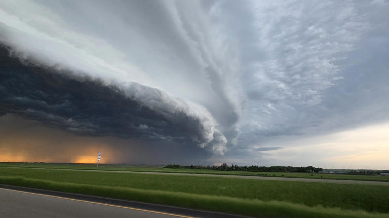 Numerous tornadoes and hurricane-force wind gusts slam the Midwest ...
