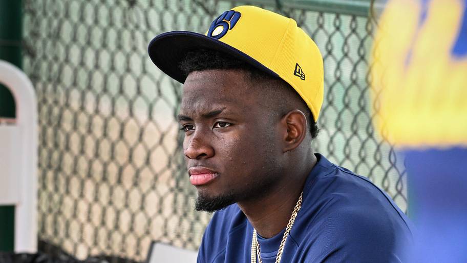 Brewers lose rookie to 60-day IL, add Luis Lara to 40-man roster