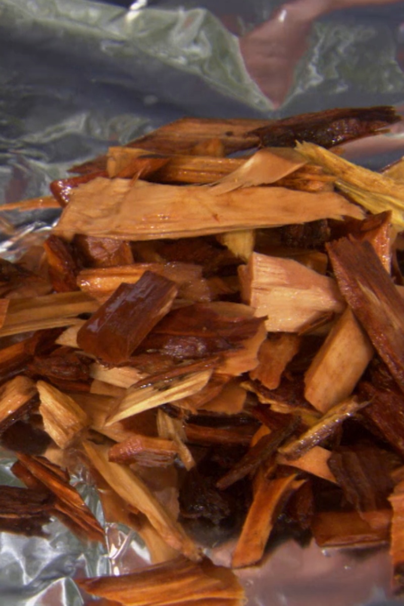 Making an applewood smoke pouch for fish