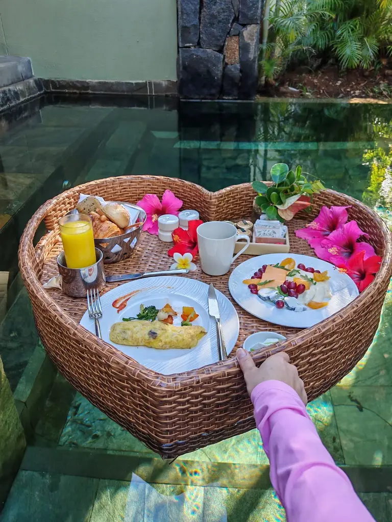 From floating breakfast to seagrass nursery, here's what a stay at Four ...