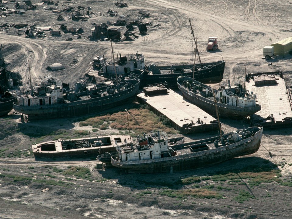 How a thriving sea dried up – leaving behind toxic dust and rotting ships