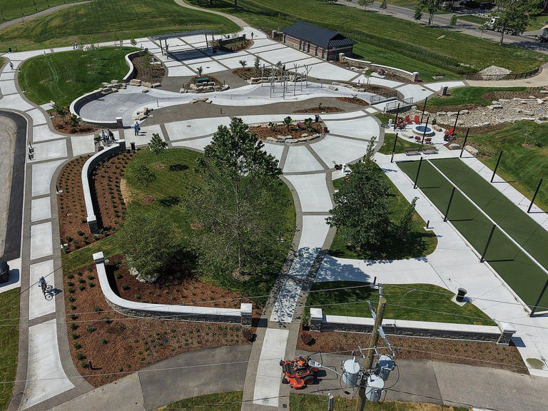 Tecumseh unveils new splash pad, bocce courts and firepit at Lakewood ...