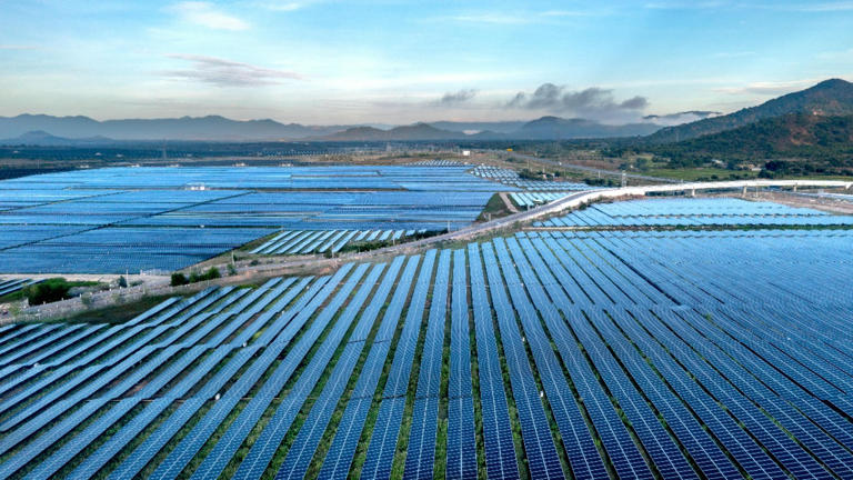China commissioned nearly 370 gigawatts of solar in a single year