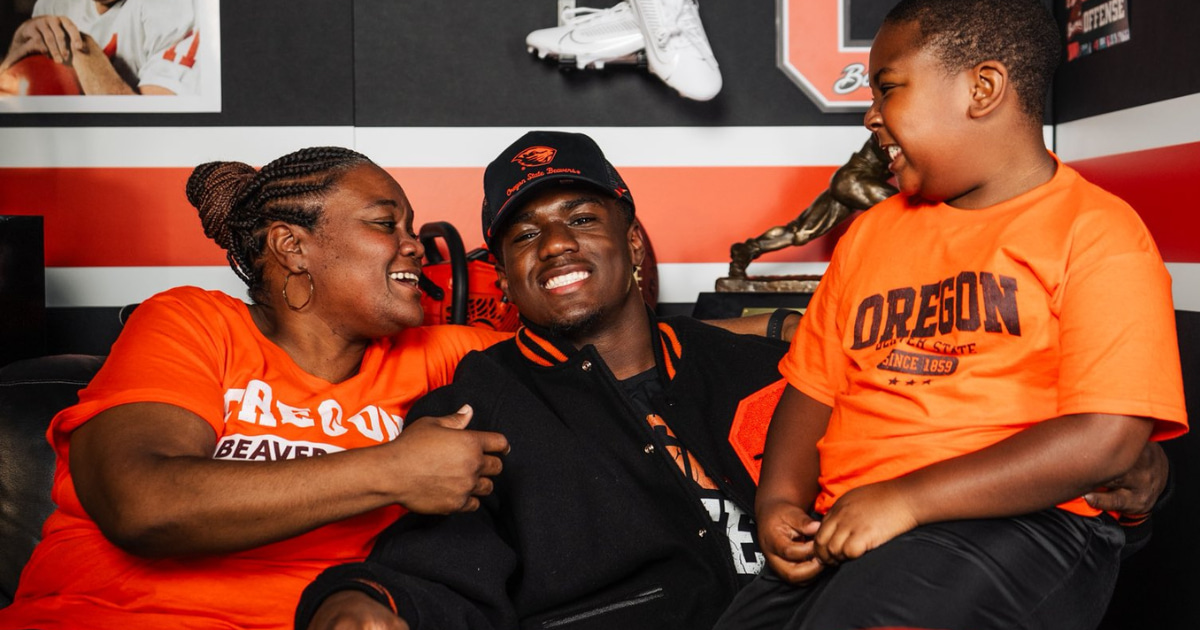 Kentucky DT Josiah McKee commits to Oregon State after official visit