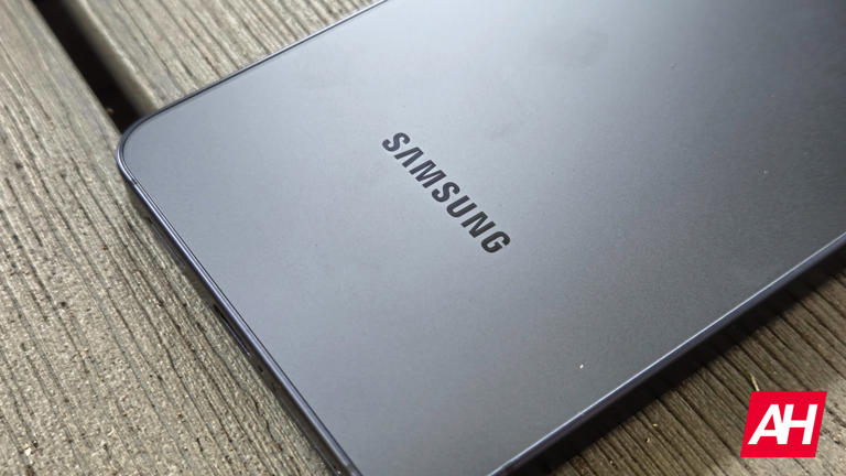A patent troll just hit Samsung with a lawsuit over 10 display patents