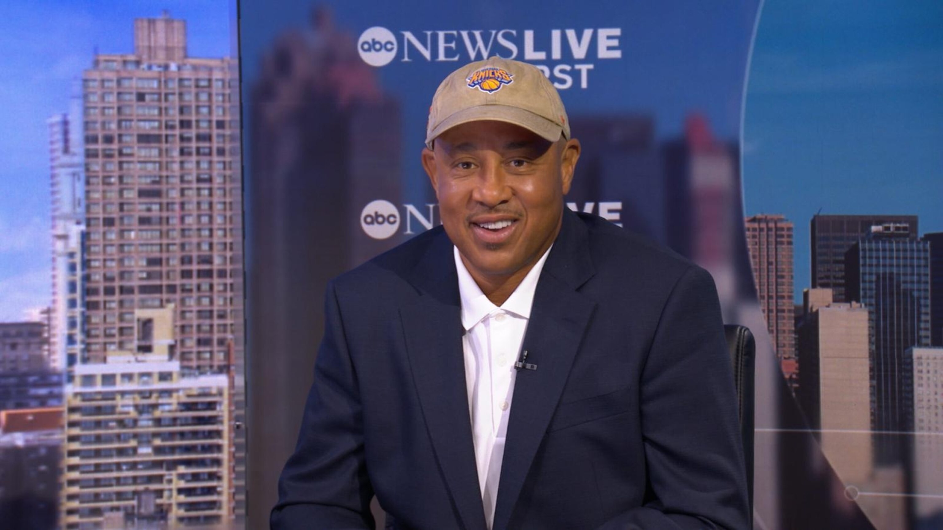 Knicks legend John Starks 'having a ball' at courtside games
