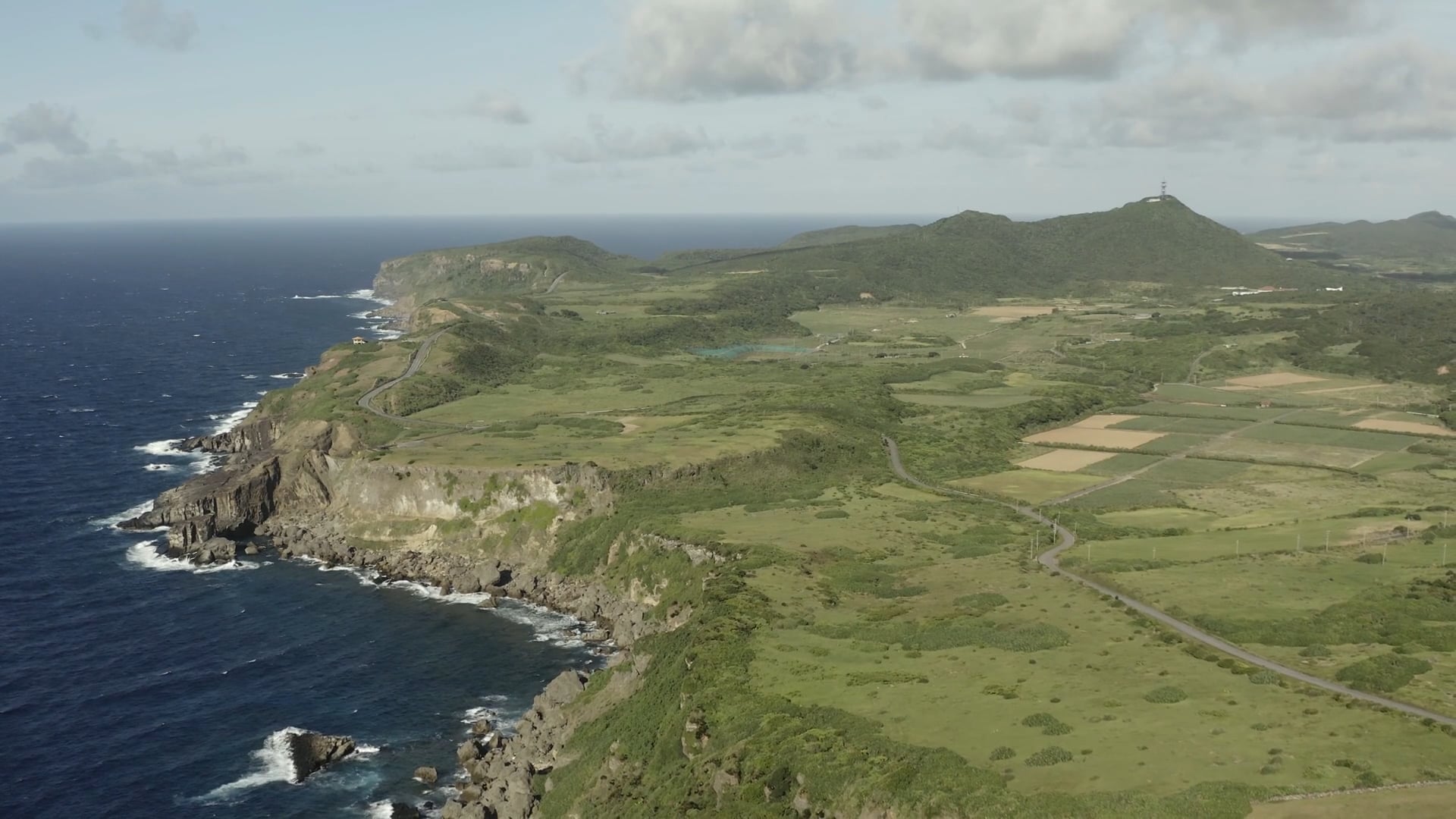 Drohne filmt Japans Insel Yonaguni und geplanten Raketenstützpunkt