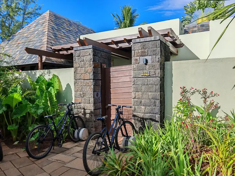 From floating breakfast to seagrass nursery, here's what a stay at Four ...