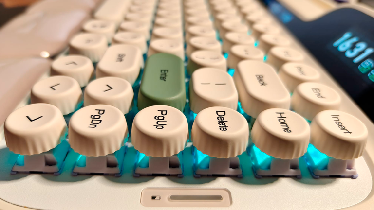 Probamos el Epomaker Glyph: un homenaje moderno a las máquinas de escribir
