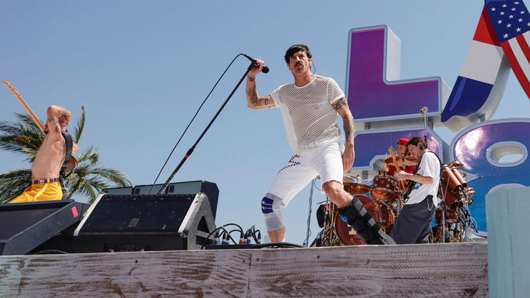 Red Hot Chili Peppers, Extreme and Weezer all confirmed for stage tour ...