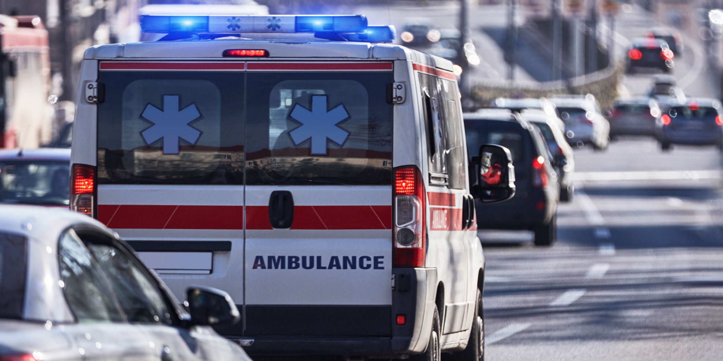 Rich man in SUV blocks ambulance in traffic unaware his son is inside