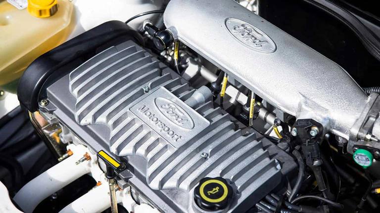Este discreto restomod del Ford Escort XR3i es todo un acierto