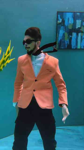 An underwater dance to 'Soniye'