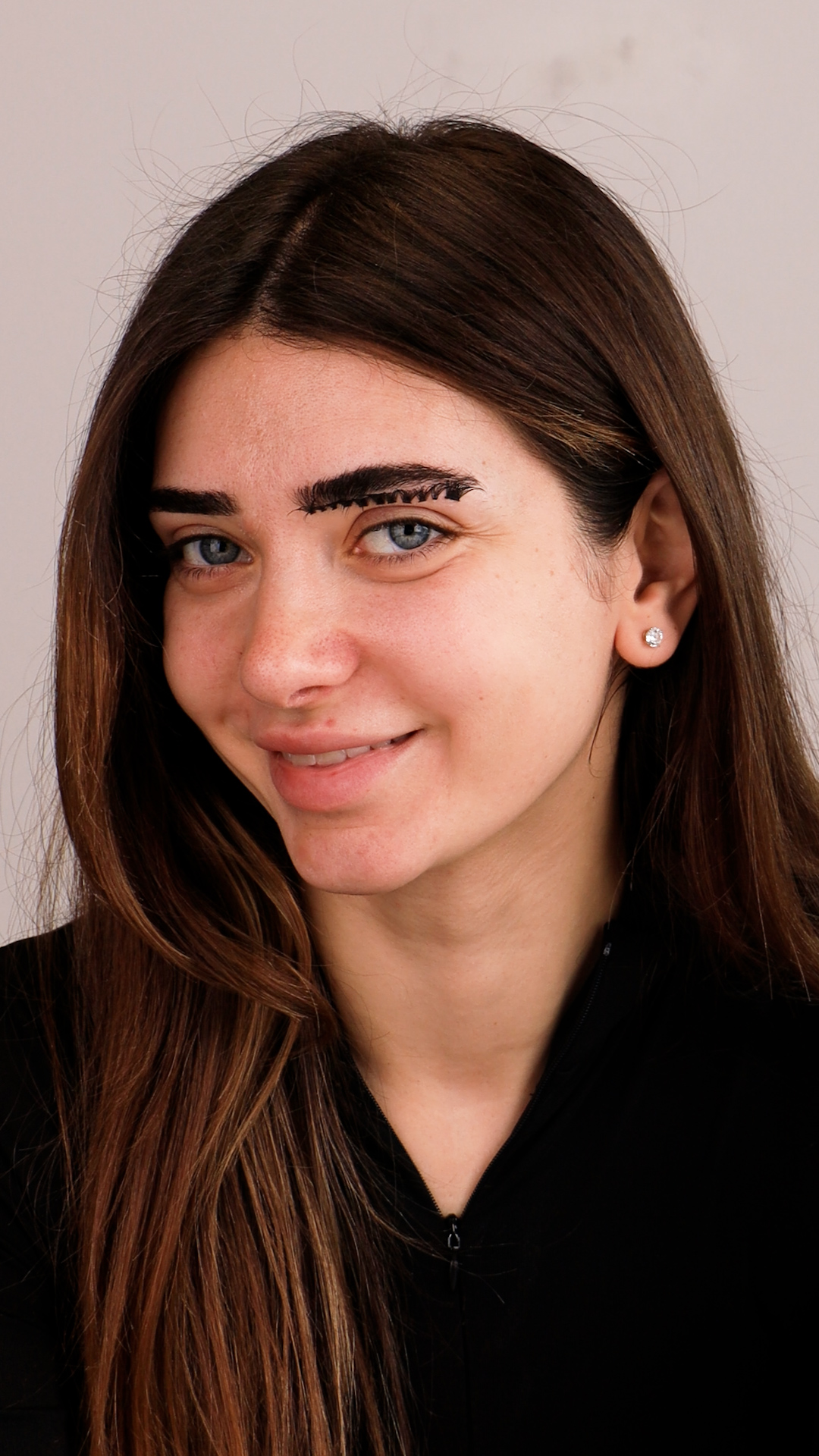 Des cils dans les sourcils... pourquoi pas