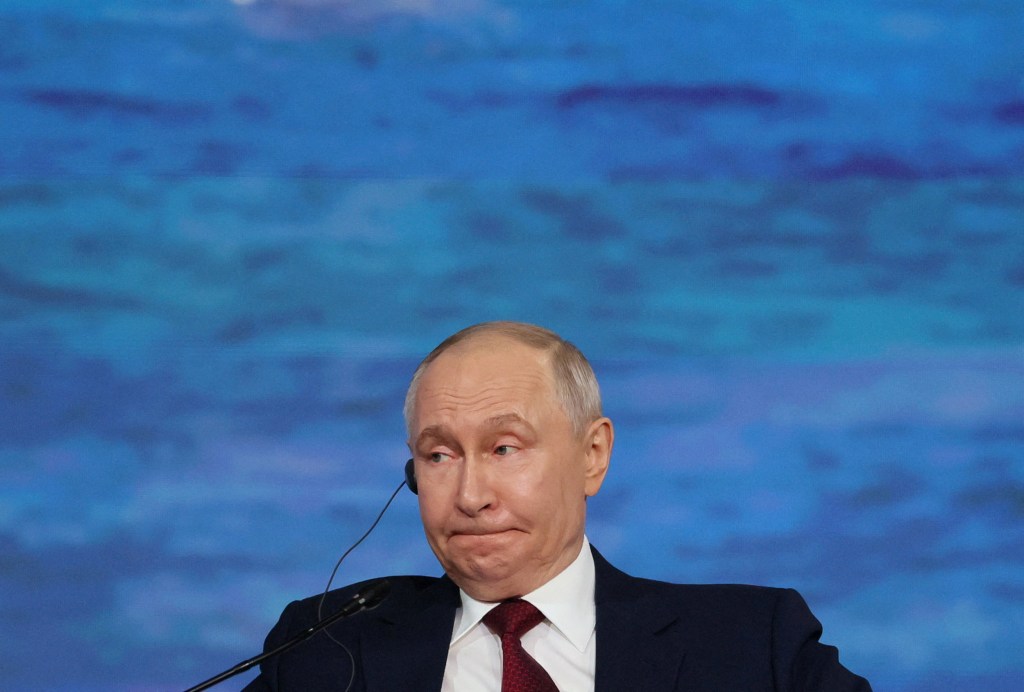 Putin suffers night of hell as Ukraine targets key Russian military site