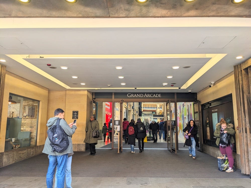 Retail activity in UK continues gradual recovery
