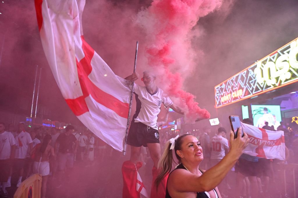 Spain to 'turn volume down' on England World Cup games