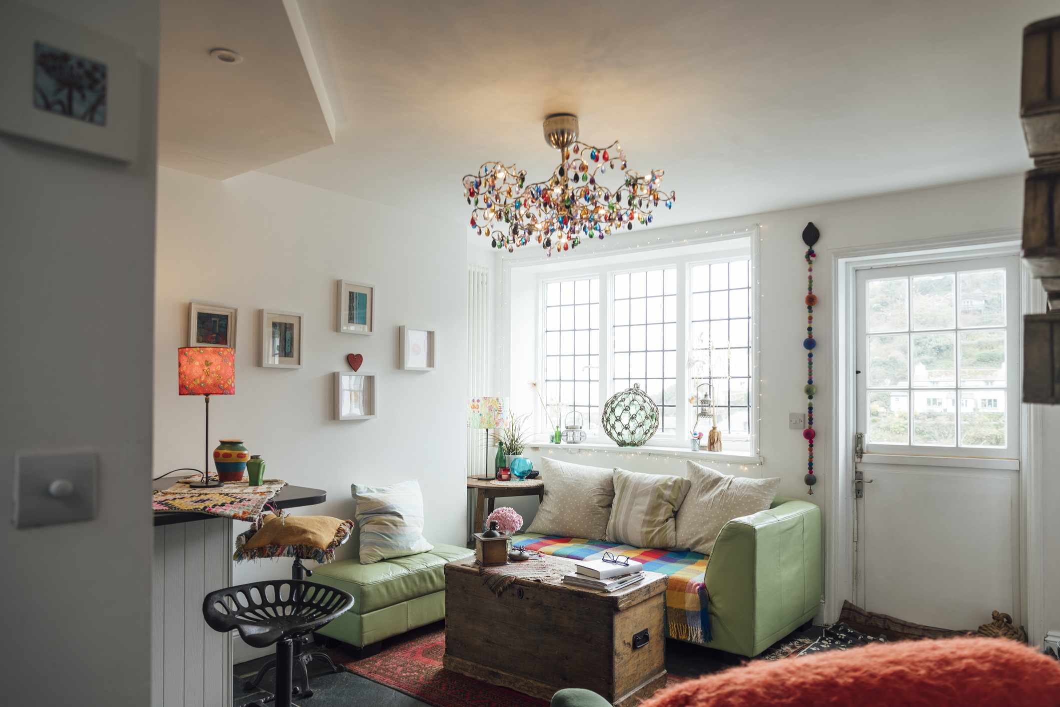 Designers say these 11 decorating choices can make your home look tacky ...