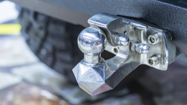 Should you grease a tow ball hitch?