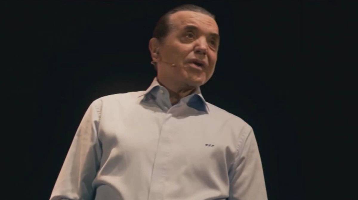 Chazz Palminteri dá vida (sozinho) a 18 personagens no palco do Cinema ...