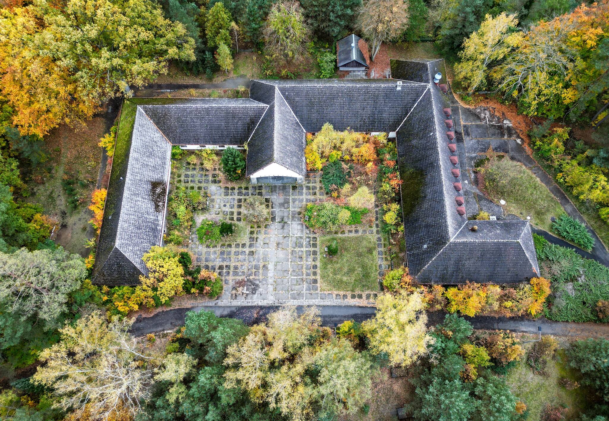 Ehemalige Goebbels-Villa in Wandlitz: Organisation gegen Extremismus ...