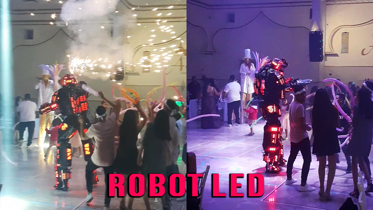 Guadalajara Jalisco, Mexico: Dancing robot adds life to party