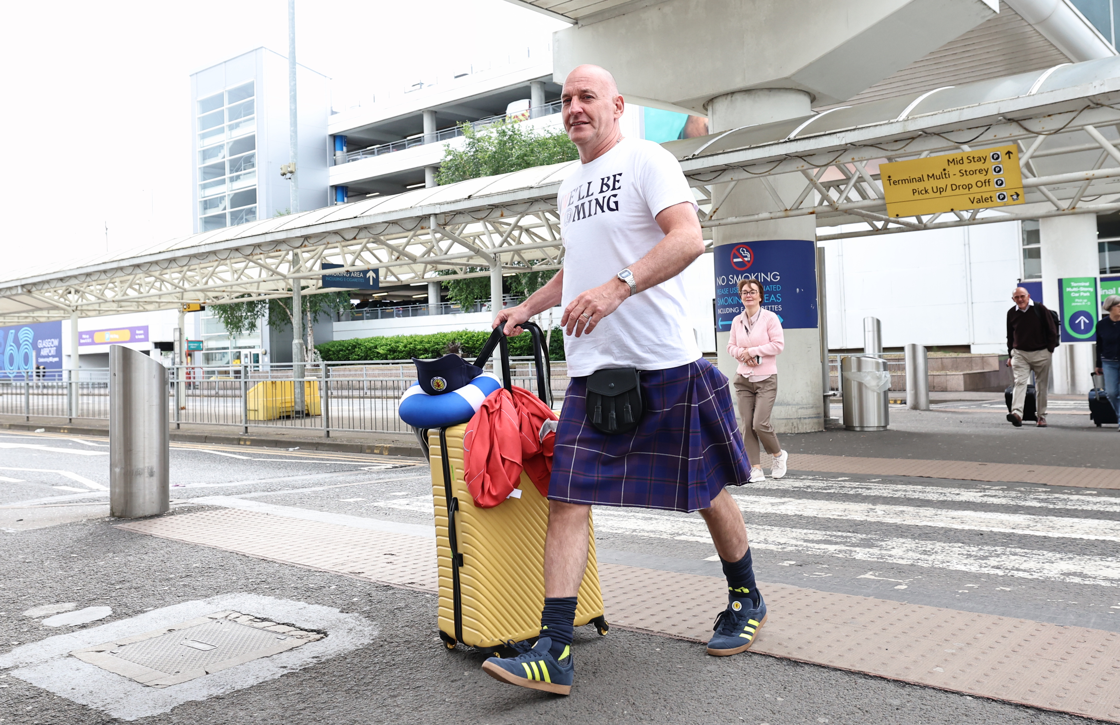 40 brilliant photos of Scotland fans as the Tartan Army head to United ...