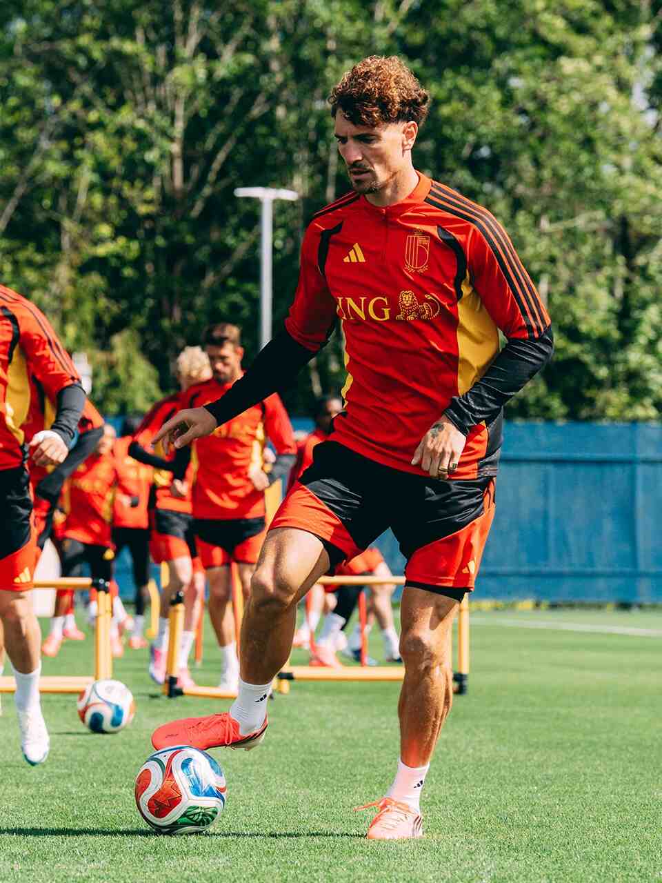 Titular da Bélgica sente desconforto e deixa treino mais cedo