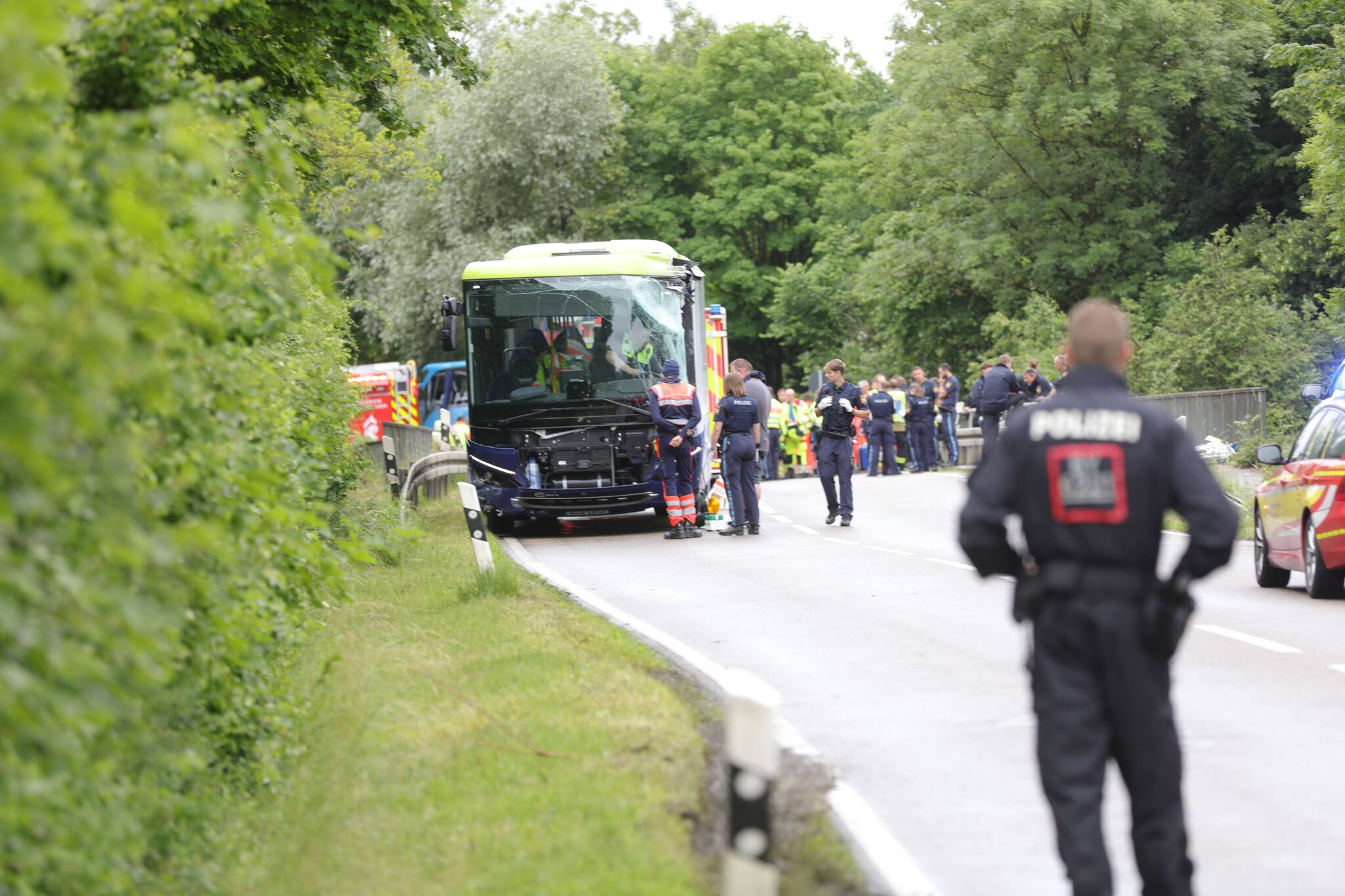 Schulkind stirbt nach Zusammenstoß zweier Busse – weitere Schwerverletzte