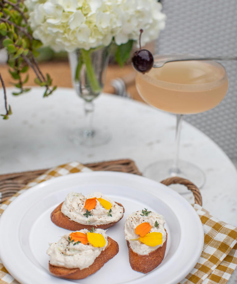How to create an outdoor drinks station perfect for summer parties