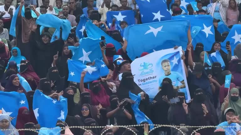 Football fans in Somalia gather to welcome FIFA referee Artan