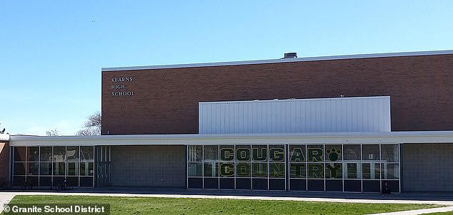 Strict Utah school bans phones and mirrors to stop students from being ...