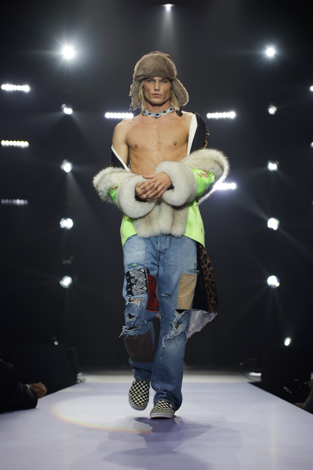 Model Jordan Barrett spotted staying at luxe Beverly Hills rental ...