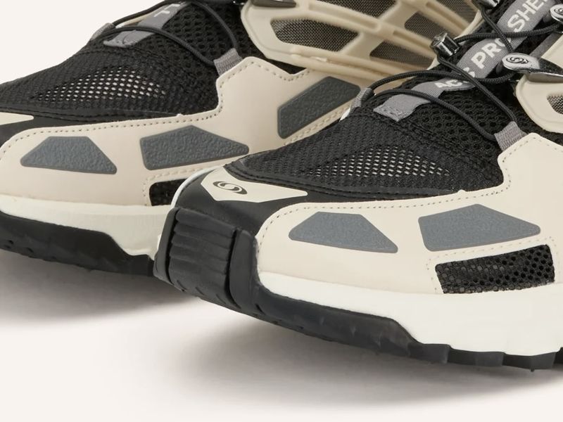 Statt Schweißfüße: Der „Cut-out“-Sneaker ist im Sommer 2026 maximal luftig