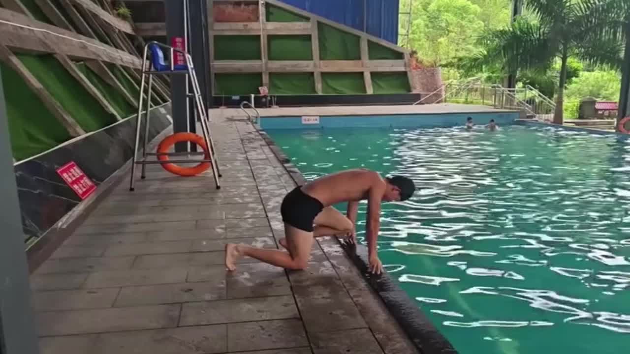 Man slips and falls into indoor pool while attempting dive in Guangdong ...