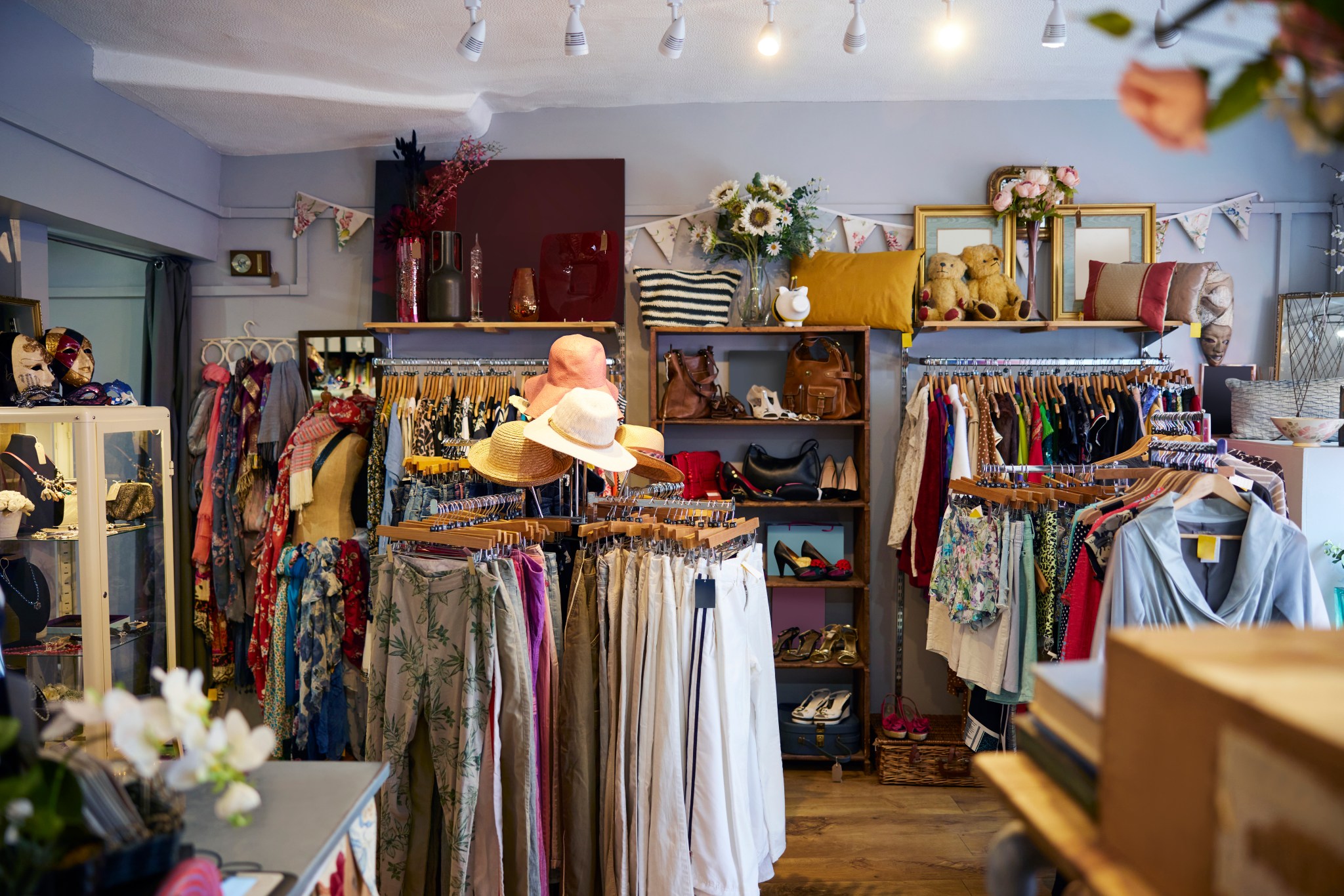 Thrifter finds vintage blanket at store for $7—then sees the label
