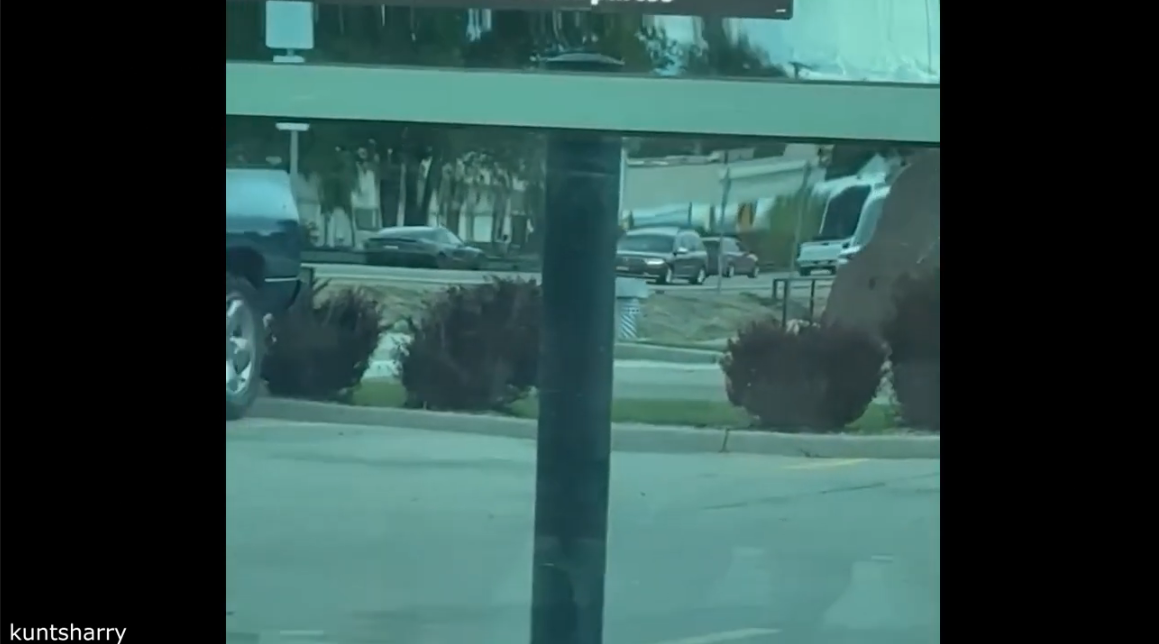 This car illusion makes no sense
