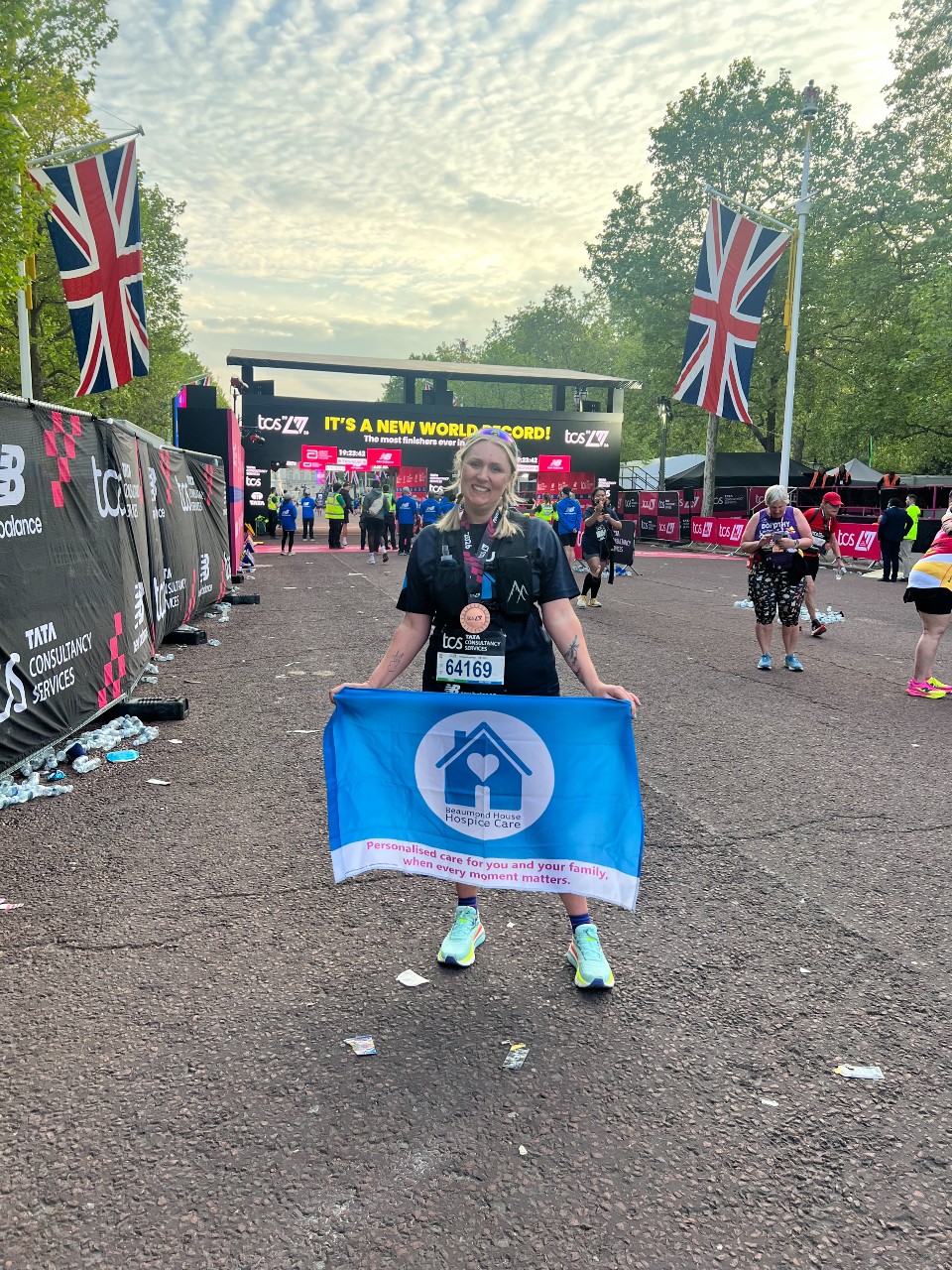 London Marathon runners raise more than £21,000 for Beaumond House