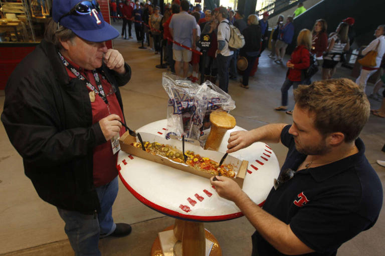 Everything's bigger in Texas: Here are 4 iconic stadium foods in Dallas ...