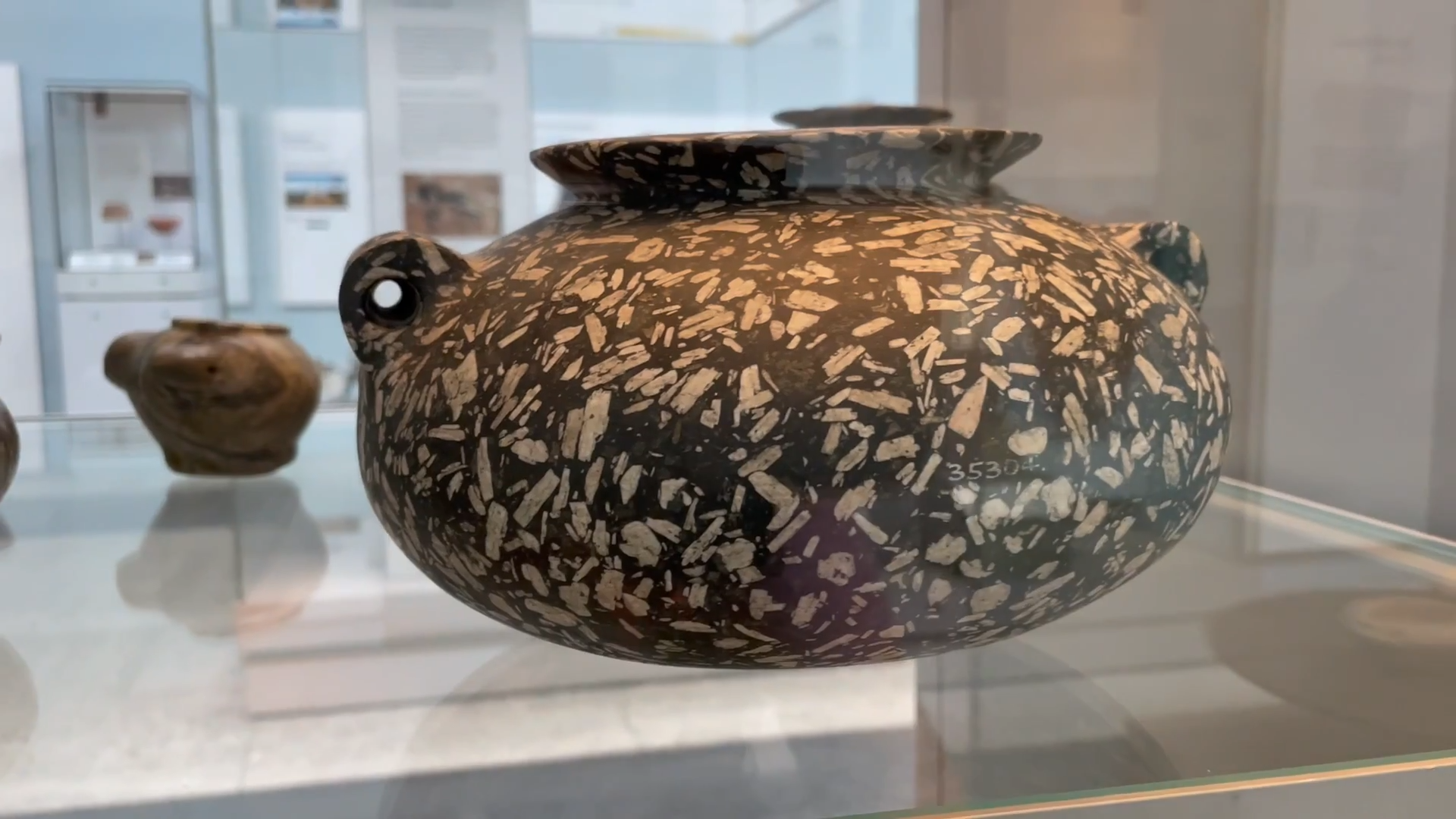 These 5,000-Year-Old Stone Vases Look Machine-Made - These 5,000-Year ...