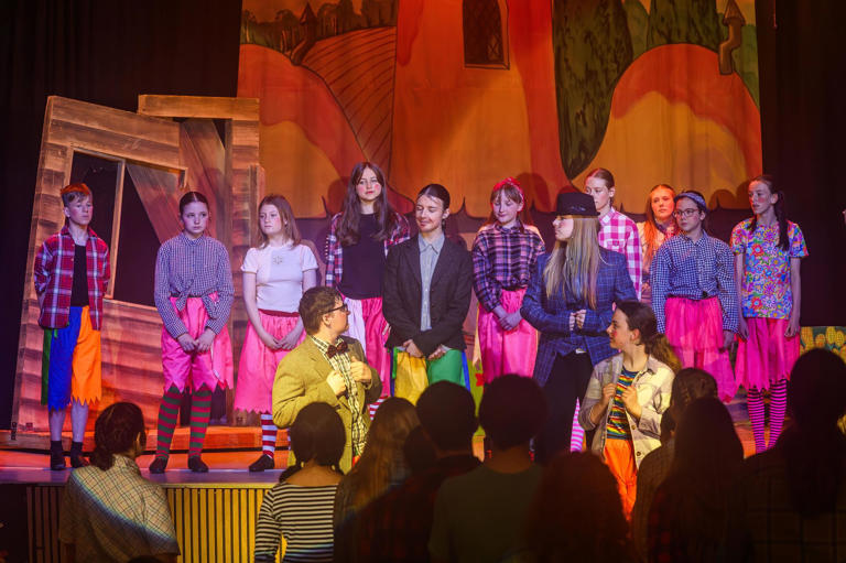 Braes High pupils hit the yellow brick road for school show