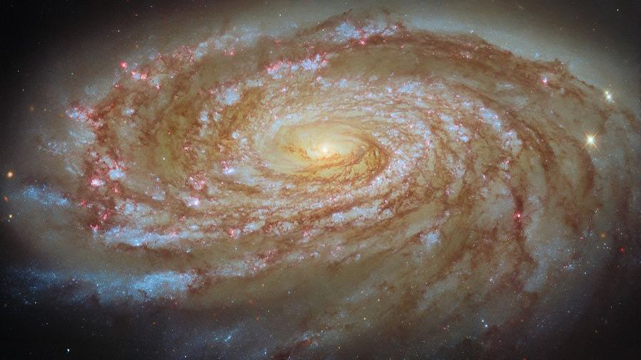 Swirling spiral galaxy will hypnotize you | Space photo of the day for ...