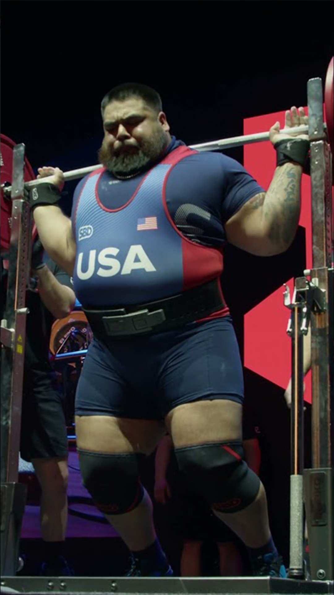 Jesus Olivares breaks the world record with a 478kg squat