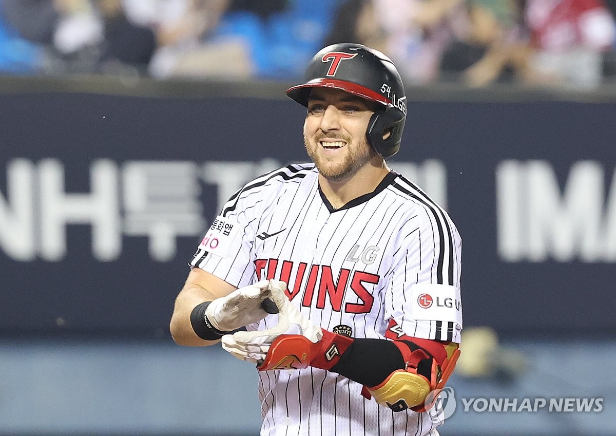 Twins slugger Dean keeps focus on KBO title chase amid power surge