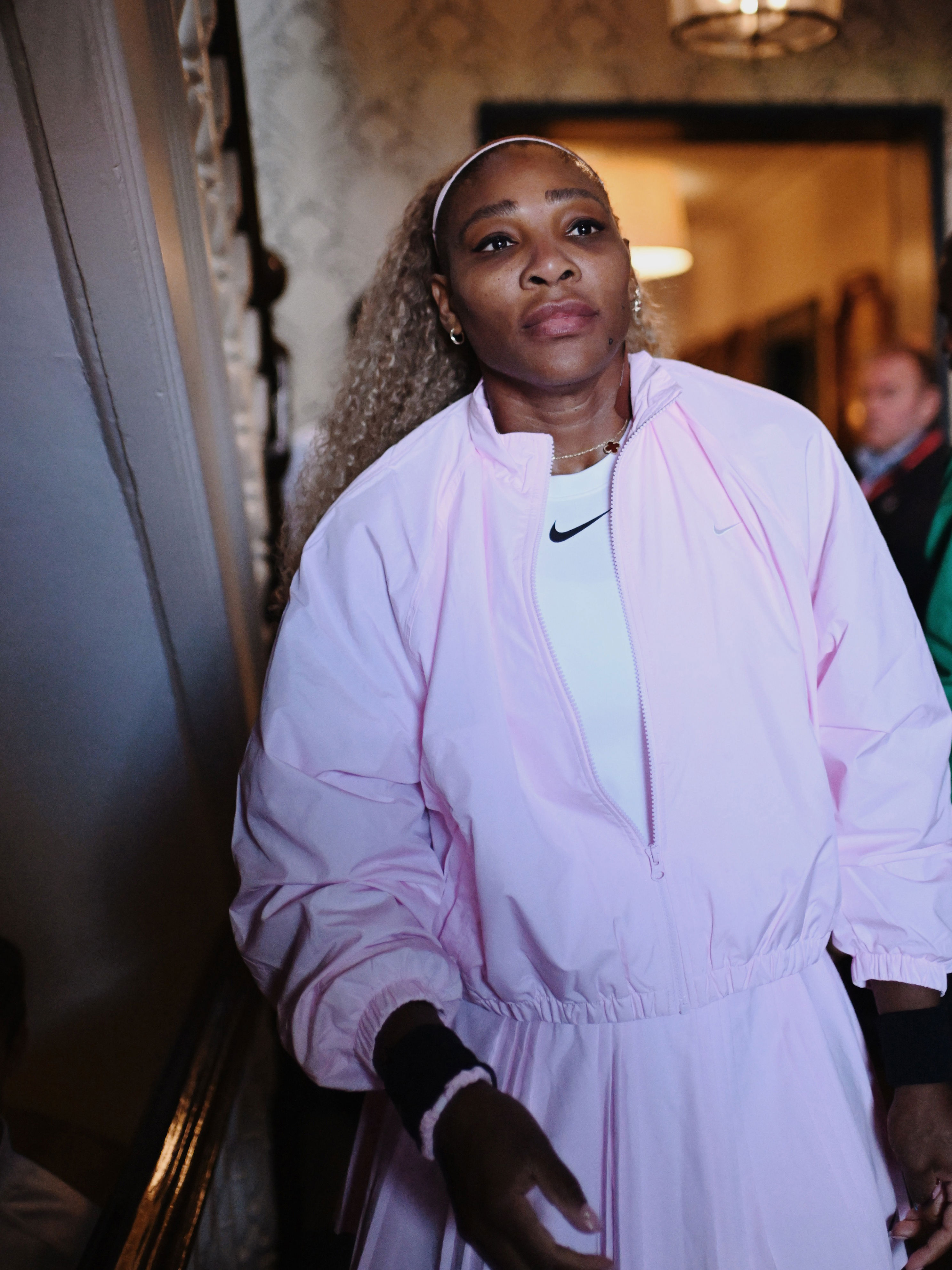 Serena Williams serves a chic color trend for her first tennis match ...