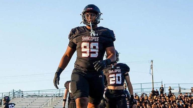 Four-star defensive lineman Nehemiah Ombati commits to Nebraska over ...