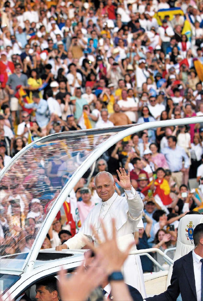 Pope Leo XIV blesses Sagrada Familia tower, marks Gaudí’s centenary