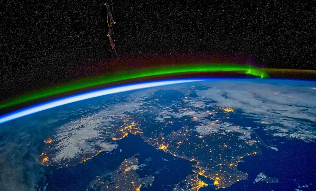 NASA astronaut sent to shelter in SpaceX Dragon captures a stunning ...