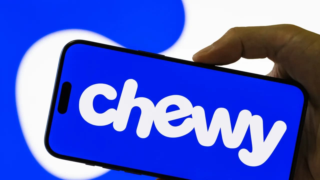 CHWY stock loses steam after early rally – Chewy executives warn ...