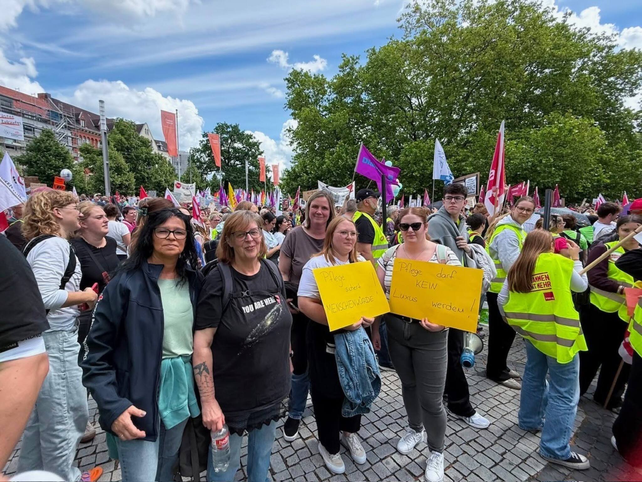 Protest gegen Reformpläne - DRK und Klinikum Schaumburg bei Großdemo zu ...
